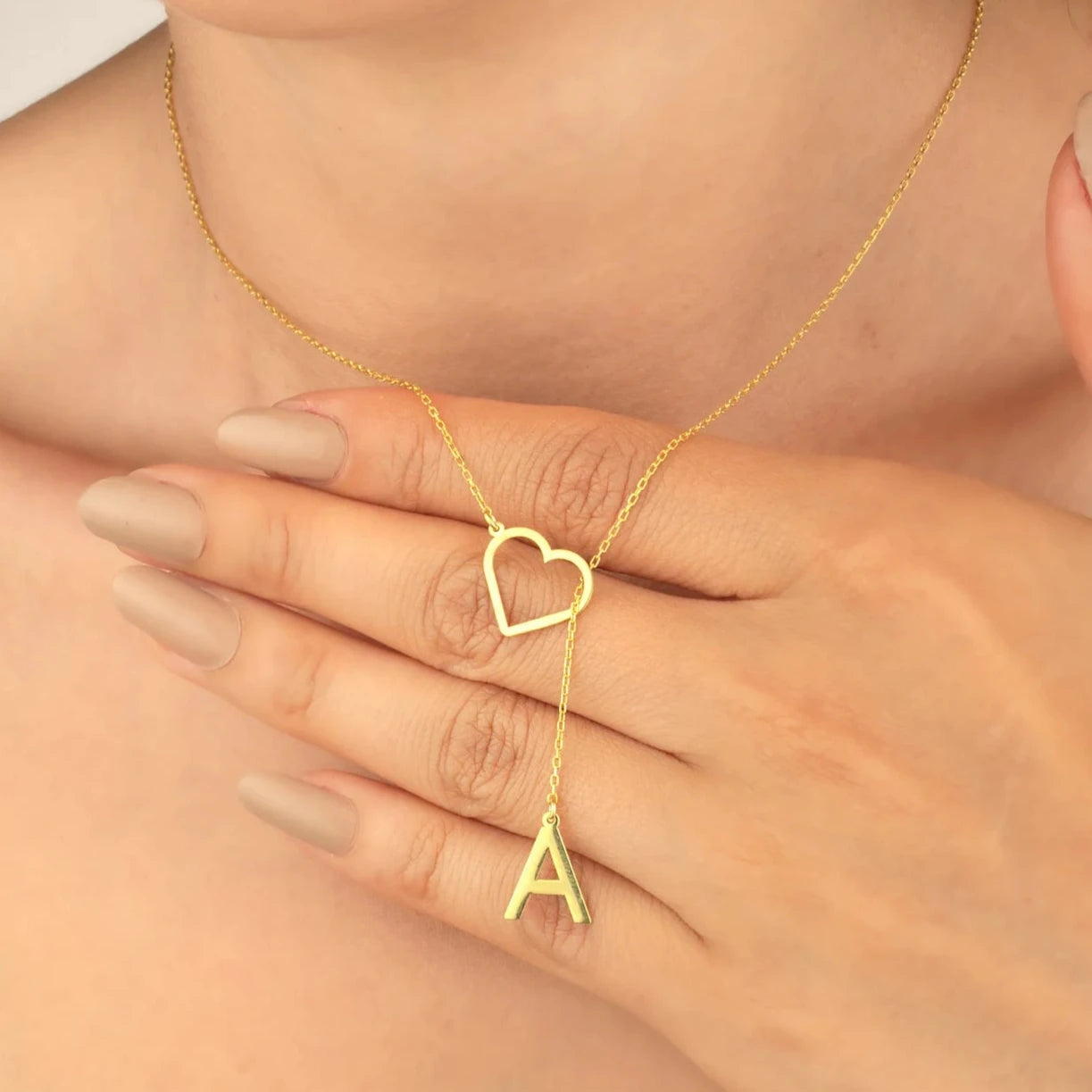 Dangle Letter Necklace with Heart - 18-Carat Gold | Burst of Arabia